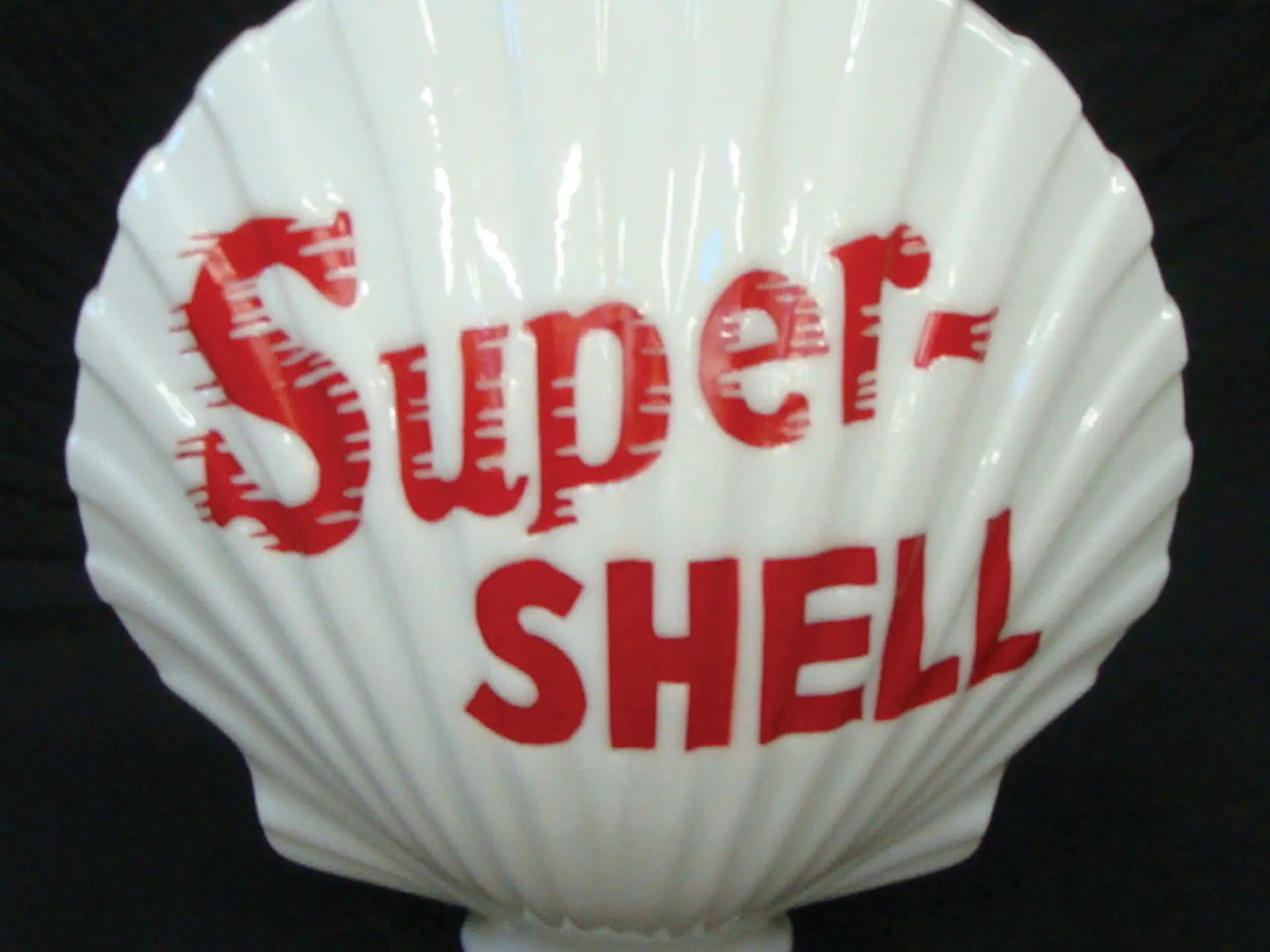 Super Shell Clam Globe | Auburn Spring 2014 | RM Sotheby's